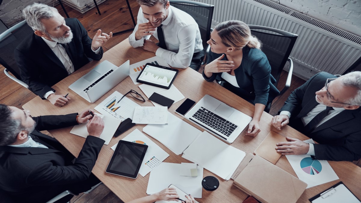 Office Administrator vs Office Manager: Understanding the Roles – Adams ...